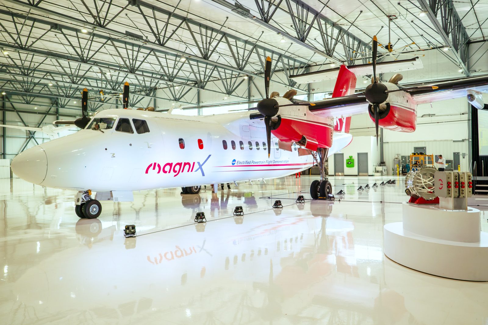 MagniX unveils retrofit aircraft for NASA electrification programme ...
